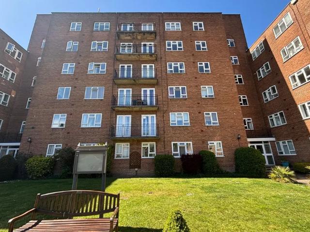1 bedroom property to let in Phoenix Court, West Drive, Edgbaston, B5 £900 pcm