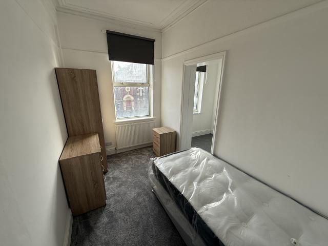 1 bedroom property to let in Room 7, 208 210 Balby Road, DN4 £550 pcm