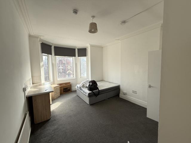 1 bedroom property to let in Room 8, 208 210 Balby Road £600 pcm