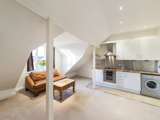 1 bedroom property to let in St. Albans Avenue, London, W4 £1,750 pcm