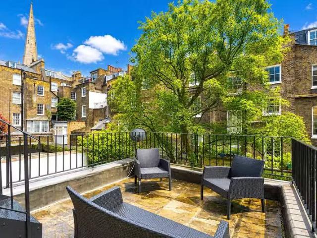 1 bedroom property to let in St. Georges Drive, London, SW1V.