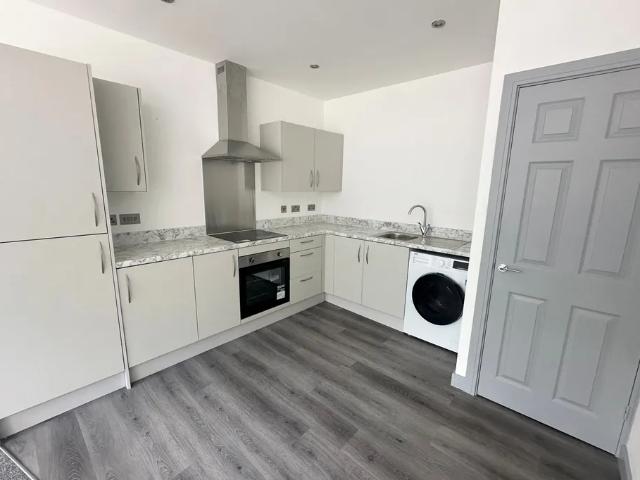 1 bedroom property to let in St. Stephens House, Redditch £825 pcm