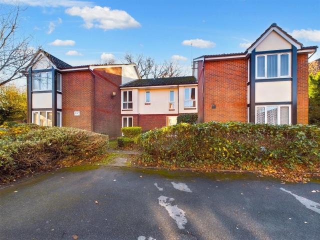 1 bedroom property to let in Station Hill, Crawley £1,150 pcm