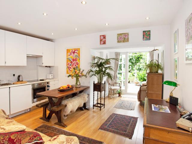 1 bedroom property to let in Swanscombe Road, Chiswick, London, W4 £2,500 pcm