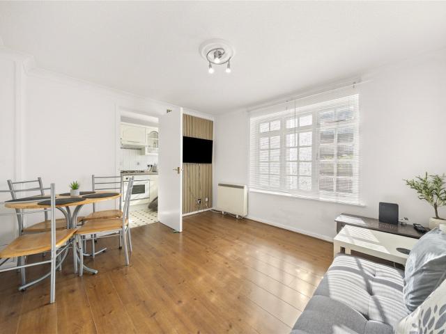 1 bedroom property to let in Sopwith Avenue, Chessington, KT9 £2,295 pcm