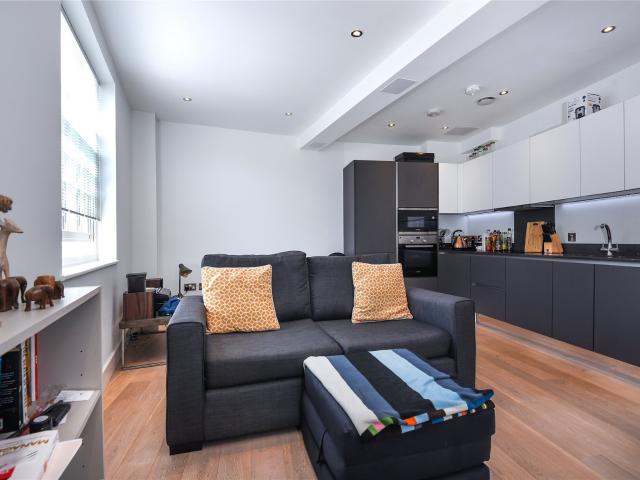 1 bedroom property to let in The Glassworks, London, SE8 £1,750 pcm