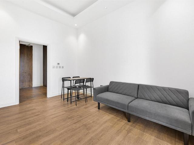 1 bedroom property to let in Vantage House, 1 Wier Road, SW19 £1,500 pcm