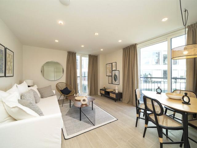 1 bedroom property to let in Wyvil Road, London, SW8 £3,000 pcm