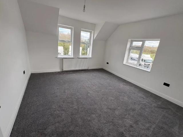 1 bedroom property to let in Watling Street, WS11 £700 pcm