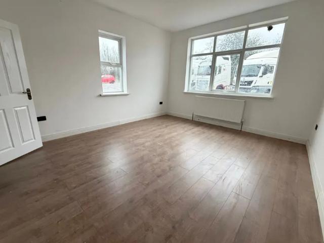 1 bedroom property to let in Watling Street, WS11 £725 pcm