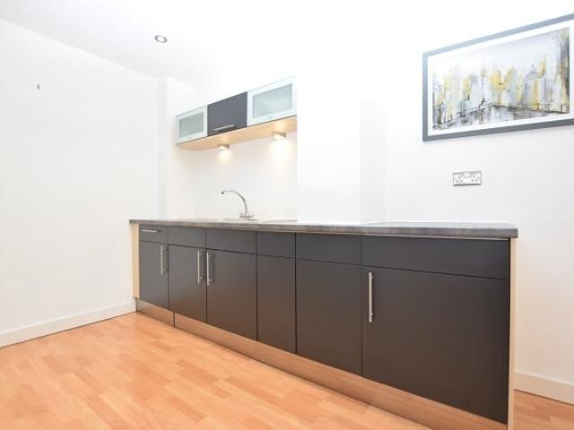 1 bedroom property to let in West One Peak, 15 Cavendish Street, Sheffield, S3 7SR £900 pcm