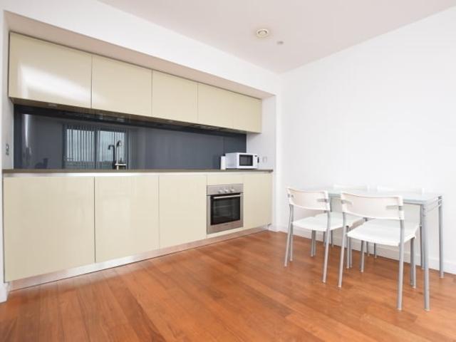 1 bedroom property to let in 14th floor in City Lofts, S1 2LJ £1,000 pcm