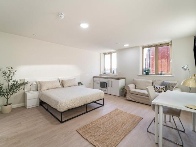 1 bedroom property to let in 2 Bournbrook Road ALL BILLS INCLUDED £319 pw