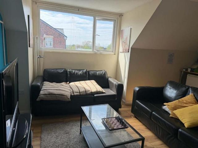 1 bedroom in a house share to rent
