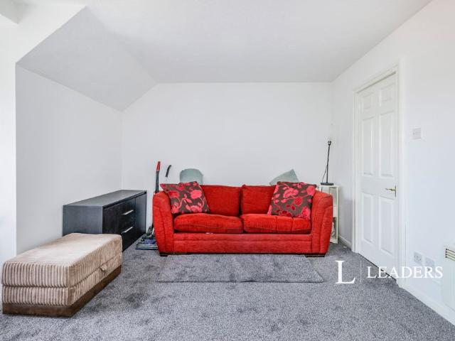 1 bedroom property to rent Weatherall Close, Addlestone, KT15