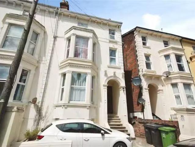 1 bedroom Property to rent, Ashburton Road, Southsea, PO5 £45.