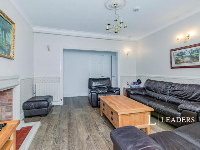 1 bedroom property to rent Burwood Road, Hersham, Walton on Thames, KT12