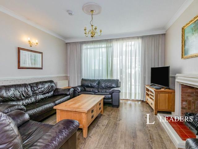 1 bedroom property to rent Burwood Road, Hersham, Walton on Thames, KT12