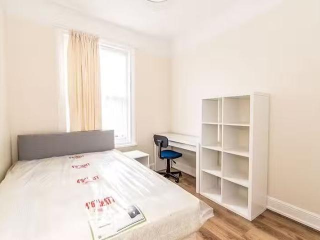 1 bedroom Property to rent, Fawcett Road, Southsea, PO4 £425.