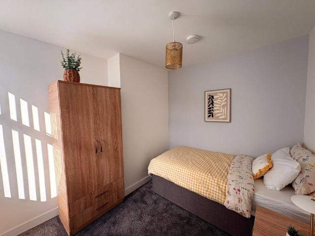 1 bedroom property to rent Hurst Street, Widnes, Cheshire, WA8