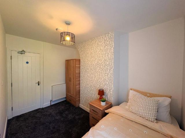 1 bedroom property to rent Hurst Street, Widnes, Cheshire, WA8