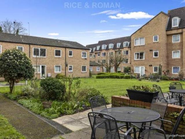 1 bedroom property to rent in Woking