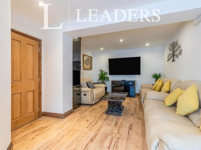1 bedroom property to rent Milton Drive, Shepperton, TW17