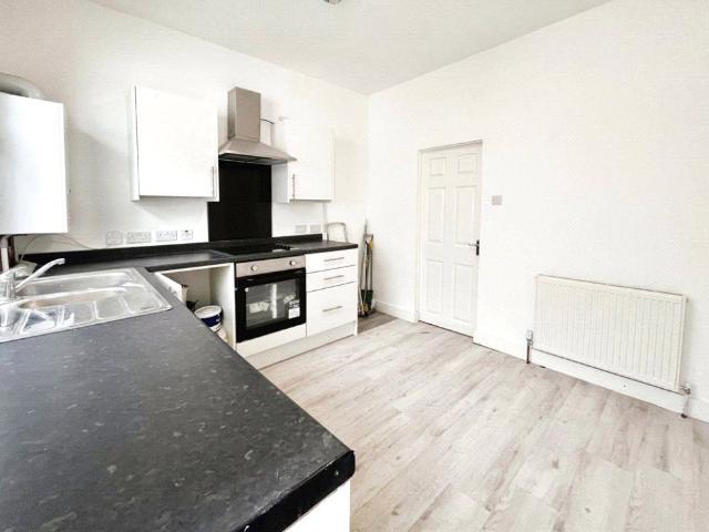 1 bedroom property to rent Priory Crescent, Southend on Sea, Essex, SS2