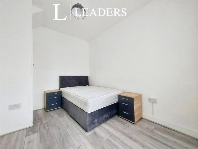 1 bedroom property to rent Priory Crescent, Southend on Sea, Essex, SS2