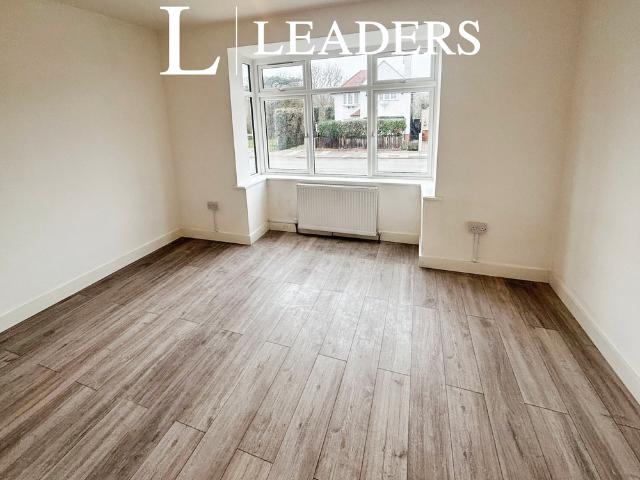 1 bedroom property to rent Priory Crescent, Southend on Sea, Essex, SS2