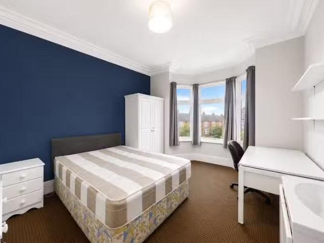 1 bedroom Property to rent, Semilong Road, Northampton, NN2 £.
