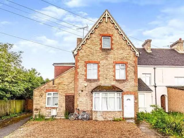 1 bedroom Property to rent, South Road, Englefield Green, TW20.