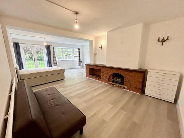 1 Bedroom Room To Let