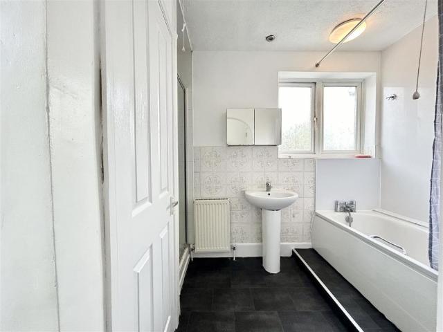 1 Bedroom Room To Let