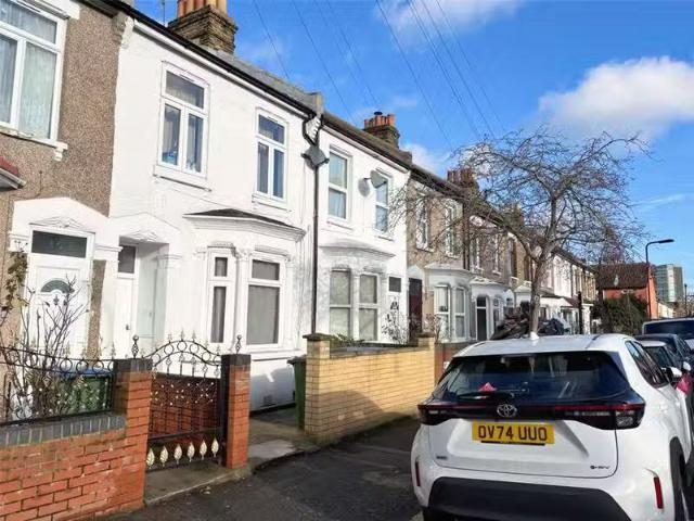 1 bedroom Room to rent, Napier Road, London, E11 £750 pcm