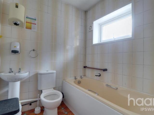1 bedroom Room for rent in Felixstowe Road