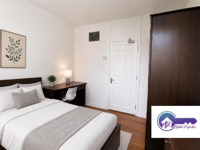 1 Bedroom Room in Flat Share To Rent