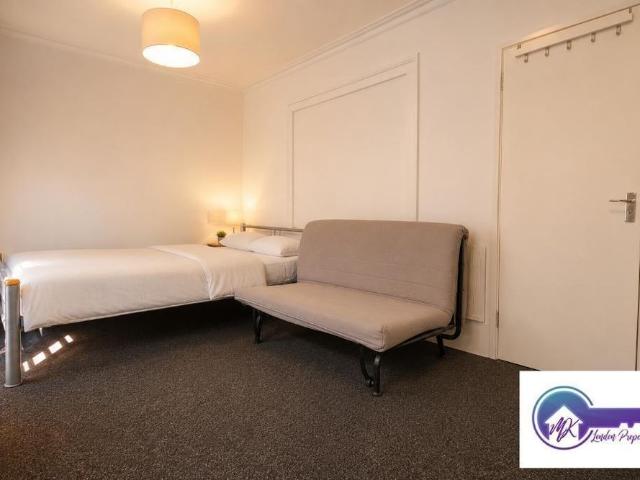 1 Bedroom Room in Flat Share To Rent