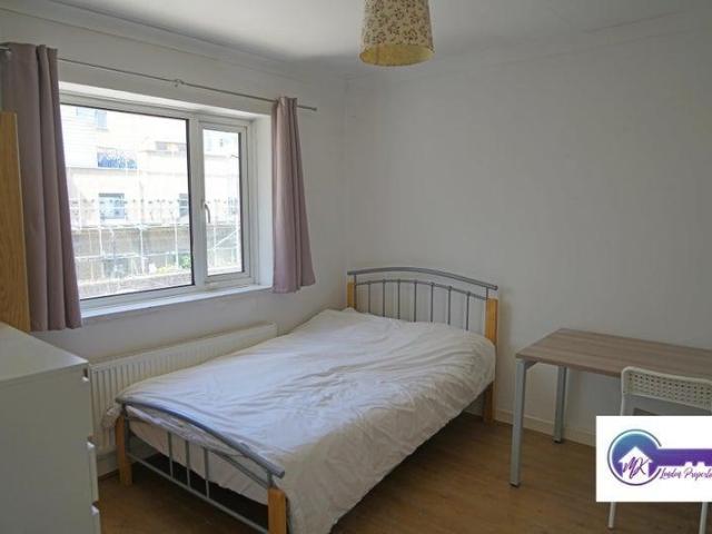1 Bedroom Room in Flat Share To Rent