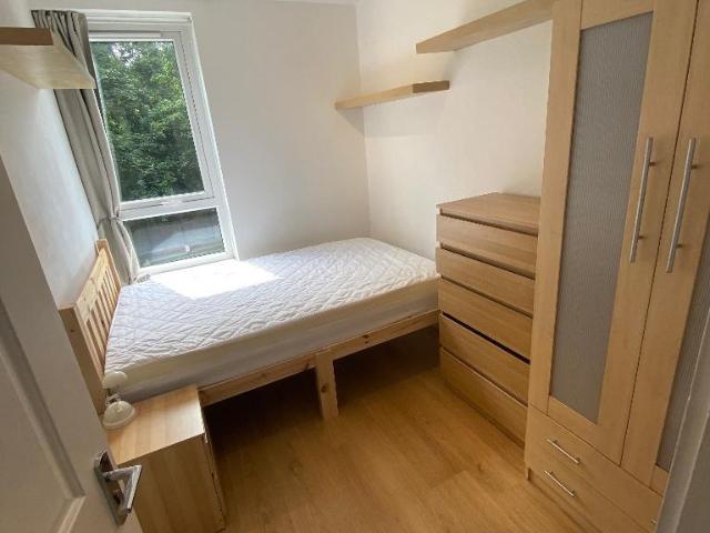 1 Bedroom Room in Flat Share To Rent