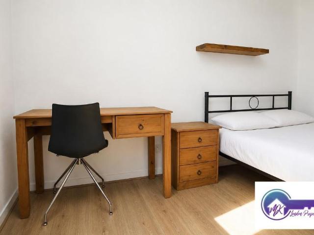 1 Bedroom Room in Flat Share To Rent