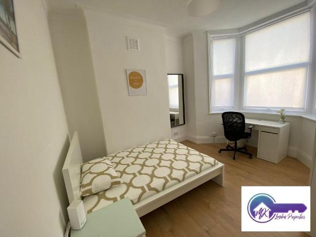 1 Bedroom Room in Flat Share To Rent