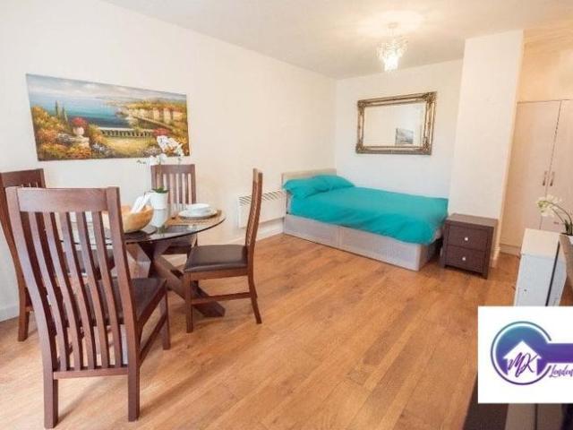 1 Bedroom Room in Flat Share To Rent