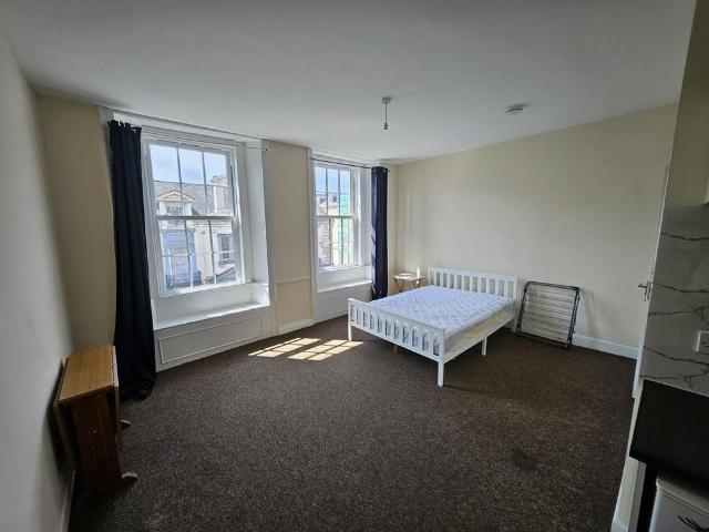 1 bedroom retirement property to rent