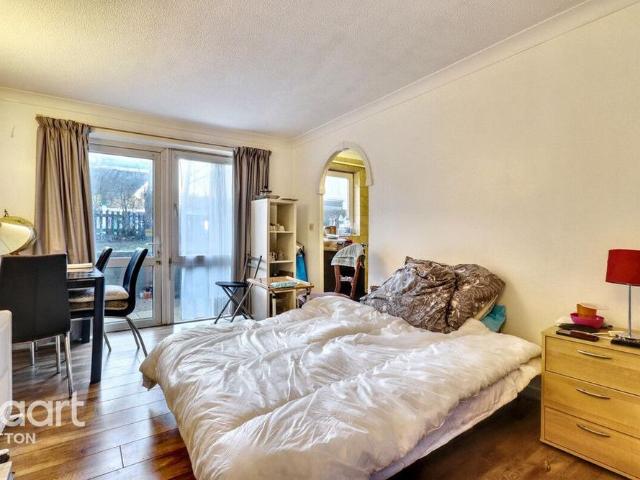1 bedroom retirement property to rent