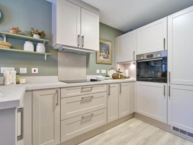 1 bedroom retirement property for sale in 1C Pacific Drive, Eastbourne, East Sussex, BN23 6DW, BN23