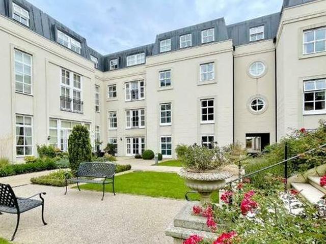 1 bedroom retirement property for sale in 34 Inglewood House Templeton Road RG17