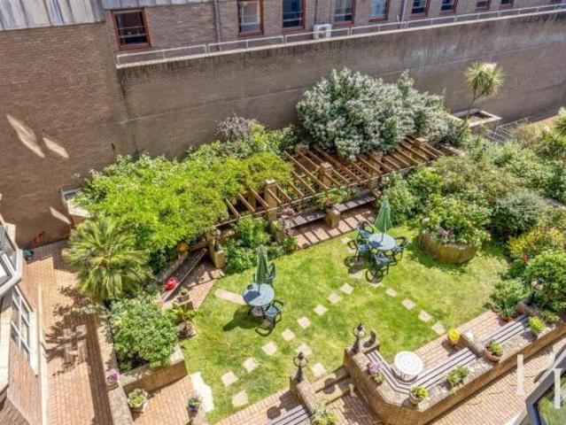 1 bedroom retirement property for sale in William Street, Brighton, BN2