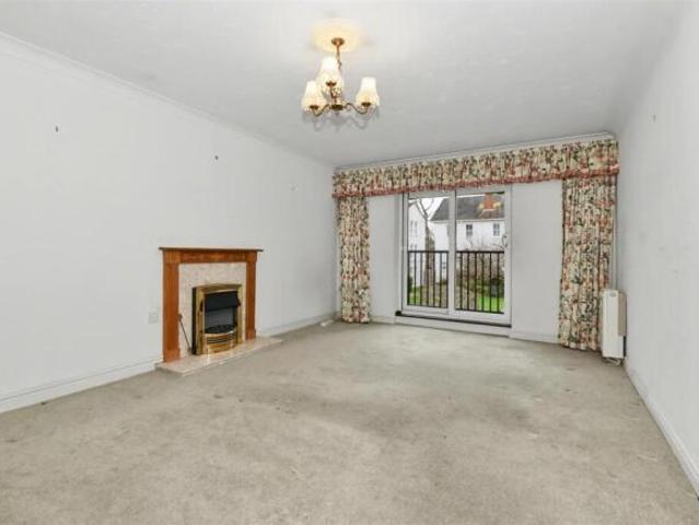 1 bedroom retirement property for sale in Oakfield House, Binswood Avenue, Leamington Spa, CV32
