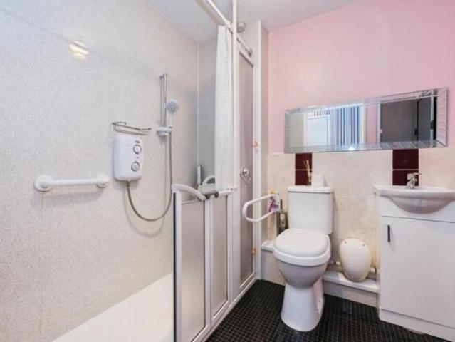 1 bedroom retirement property for sale in Bitterne Road East, Southampton, SO18